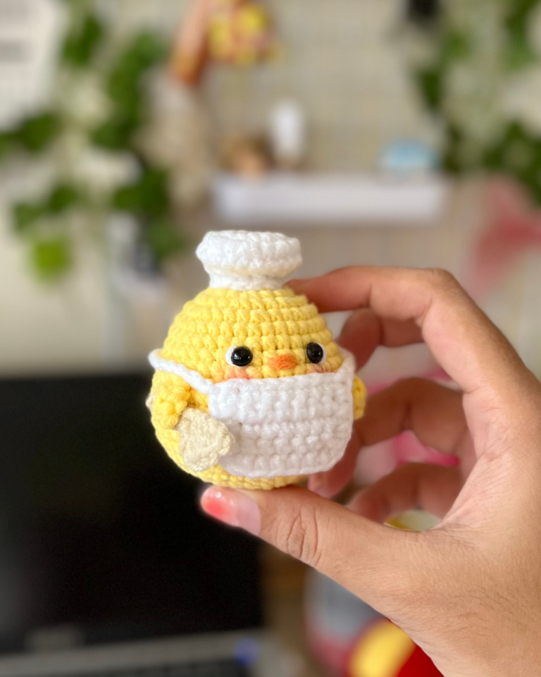 Free Crochet Pattern: Chicken Chef with Hat, Apron, and Knife ...