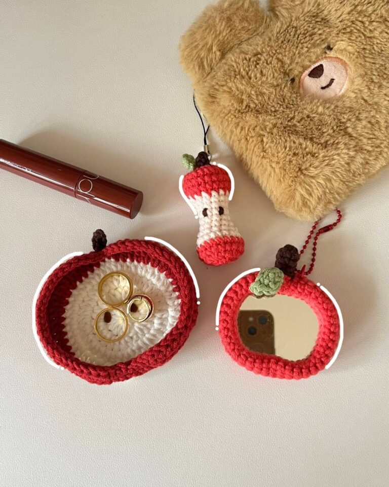 Apple-Themed Crochet: Cute & Easy Mini Projects Free Pattern ...