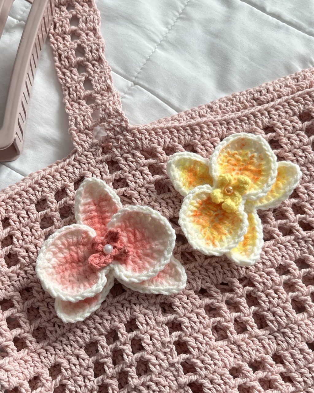How to crochet Orchid flowers: Pattern + Tutorial - Chubbiesbyash